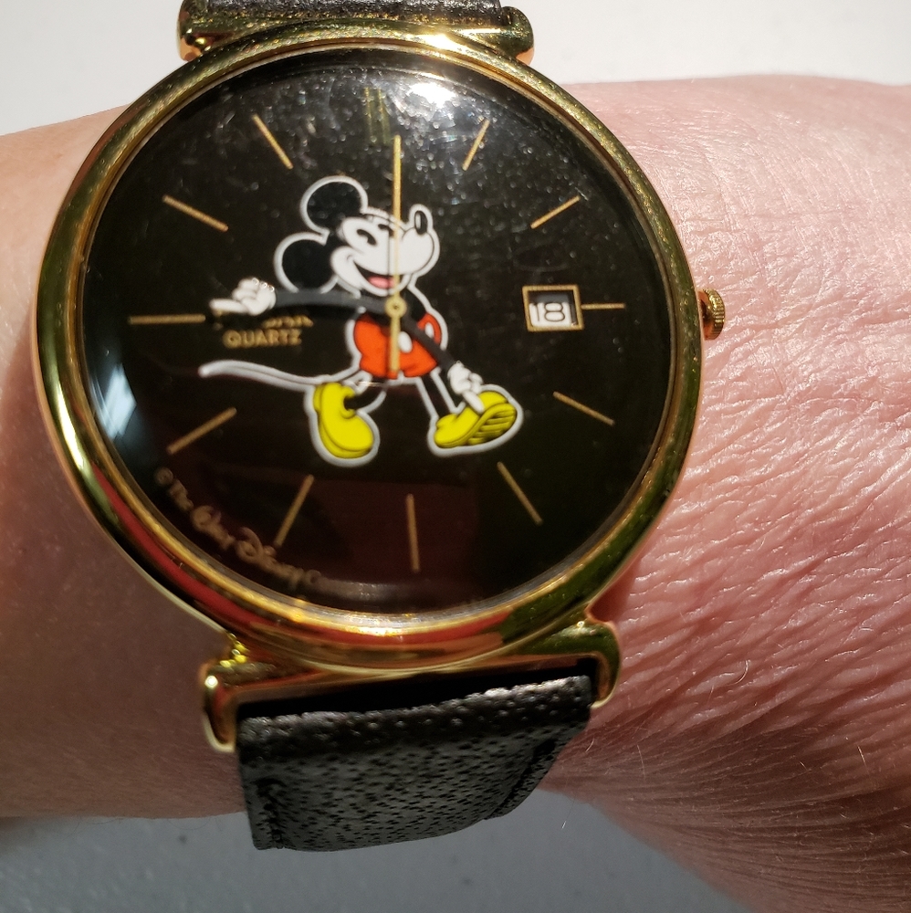 Pulsar Mickey Mouse Wrist Watch W/ Date Features And … - Gem